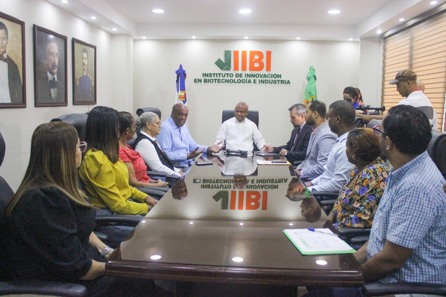 El Instituto de Innovación en Biotecnología e Industria (IIBI) firma ...